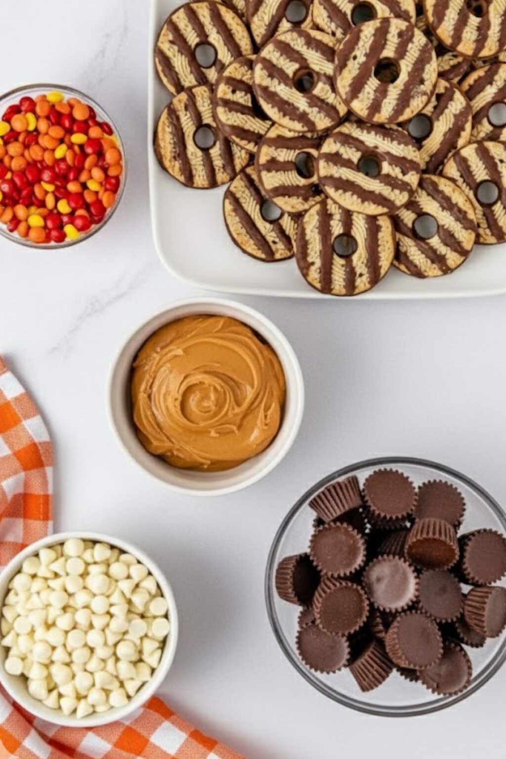 Pilgrim Hat Cookies Adorable Thanksgiving Dessert Idea